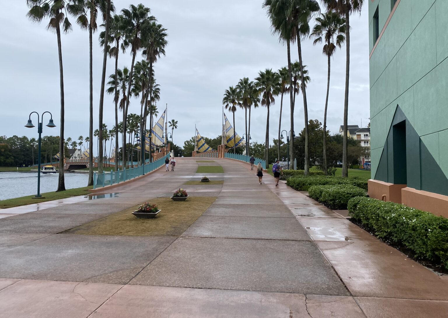 6 Ways To Go From the Swan Resort to Epcot (2025) - Resort Rat